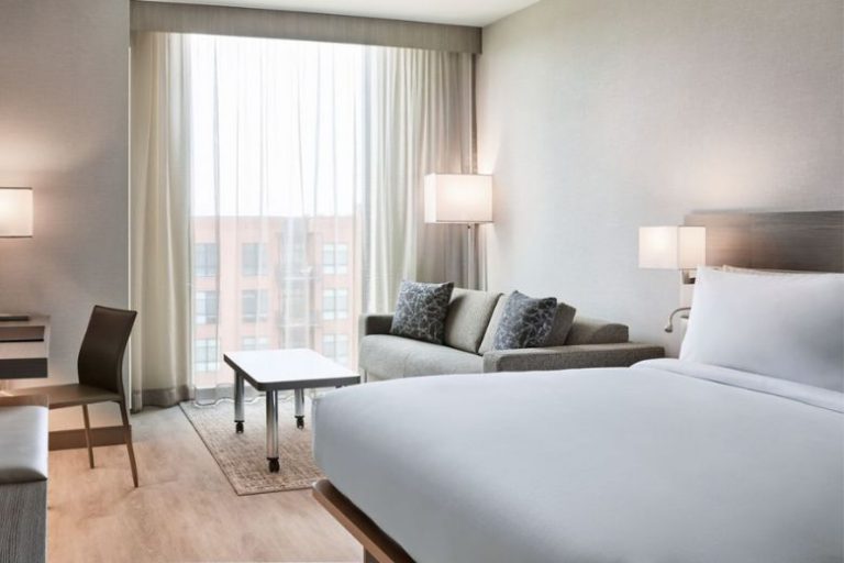 AC Hotel by Marriott Chesterfield - Explore St. Louis
