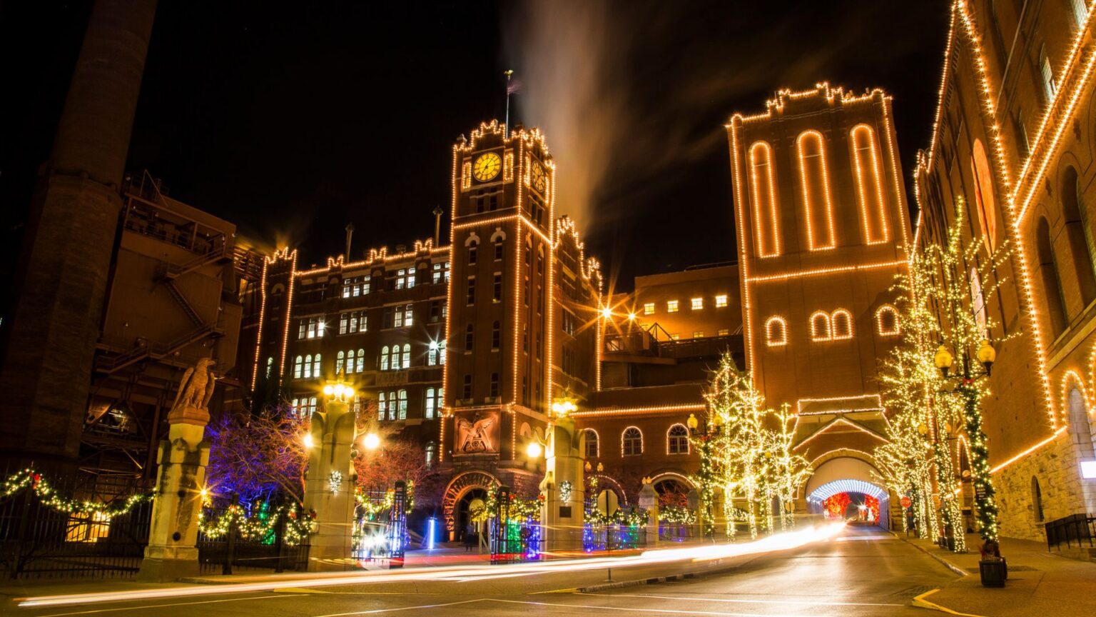 Festive Holiday Light Displays in St Louis