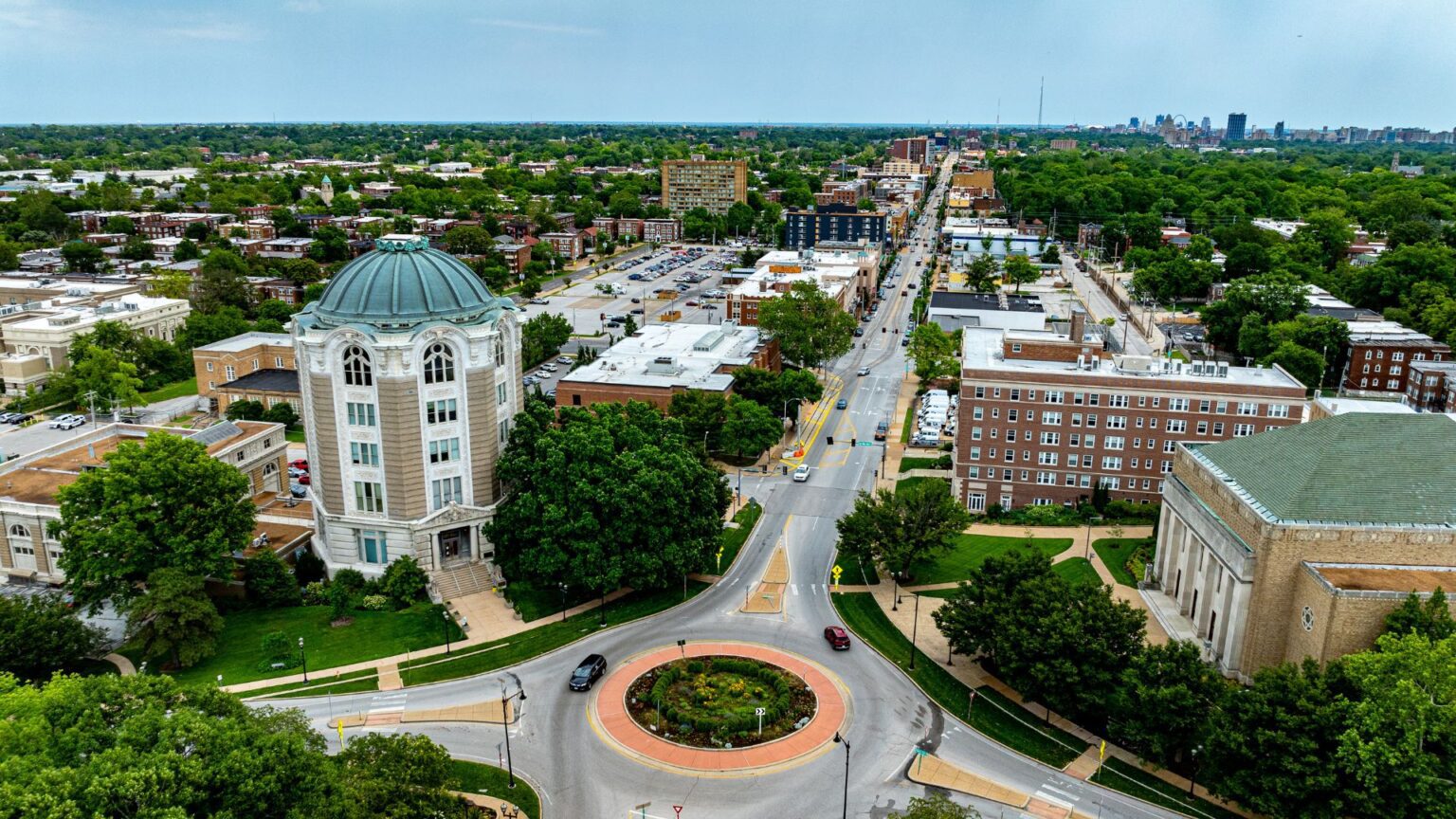 Follow the Neon Signs to the Most Iconic Spots in the Delmar Loop