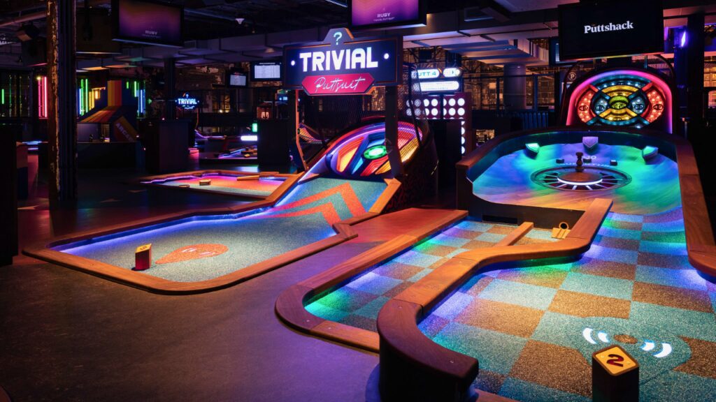 Puttshack St Louis: Indoor Mini Golf at City Foundry